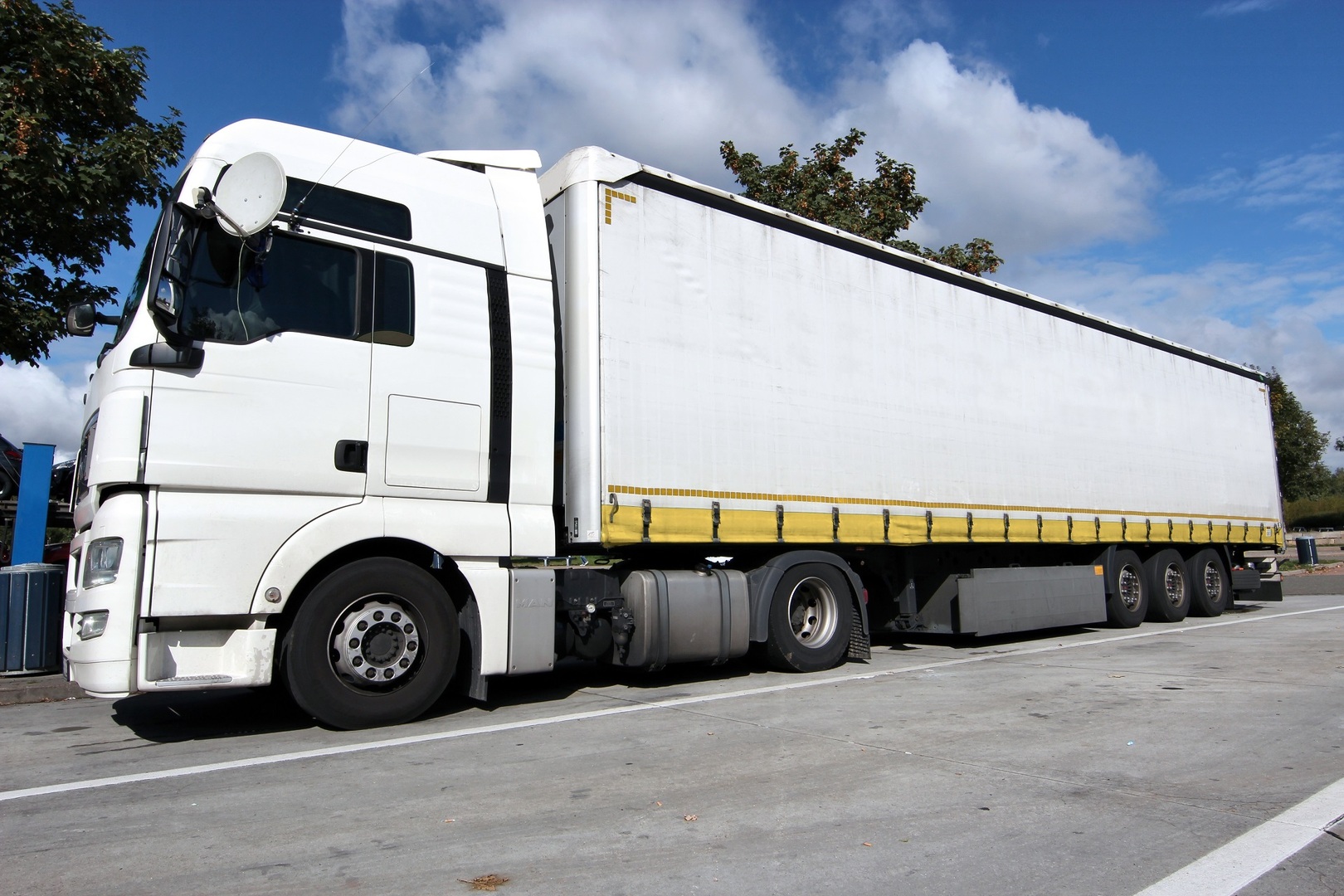 LKW-ARTEN UND ANHÄNGER: WELCHE VARIANTEN GIBT ES? - Marcus Transport GmbH